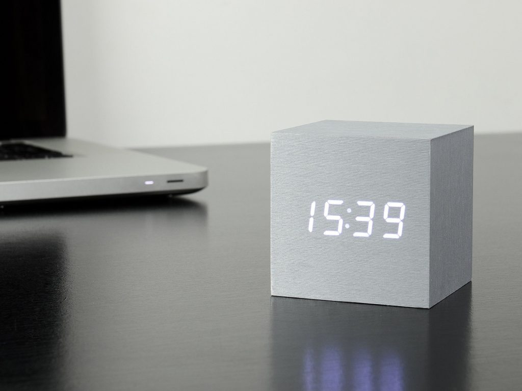 Gingko-cube click clock | hamu-zöld | designgrund